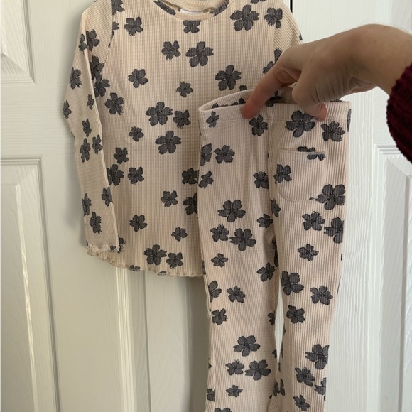 Zara | Matching Sets | Zara Cream And Black Floral Kids Set | Poshmark
